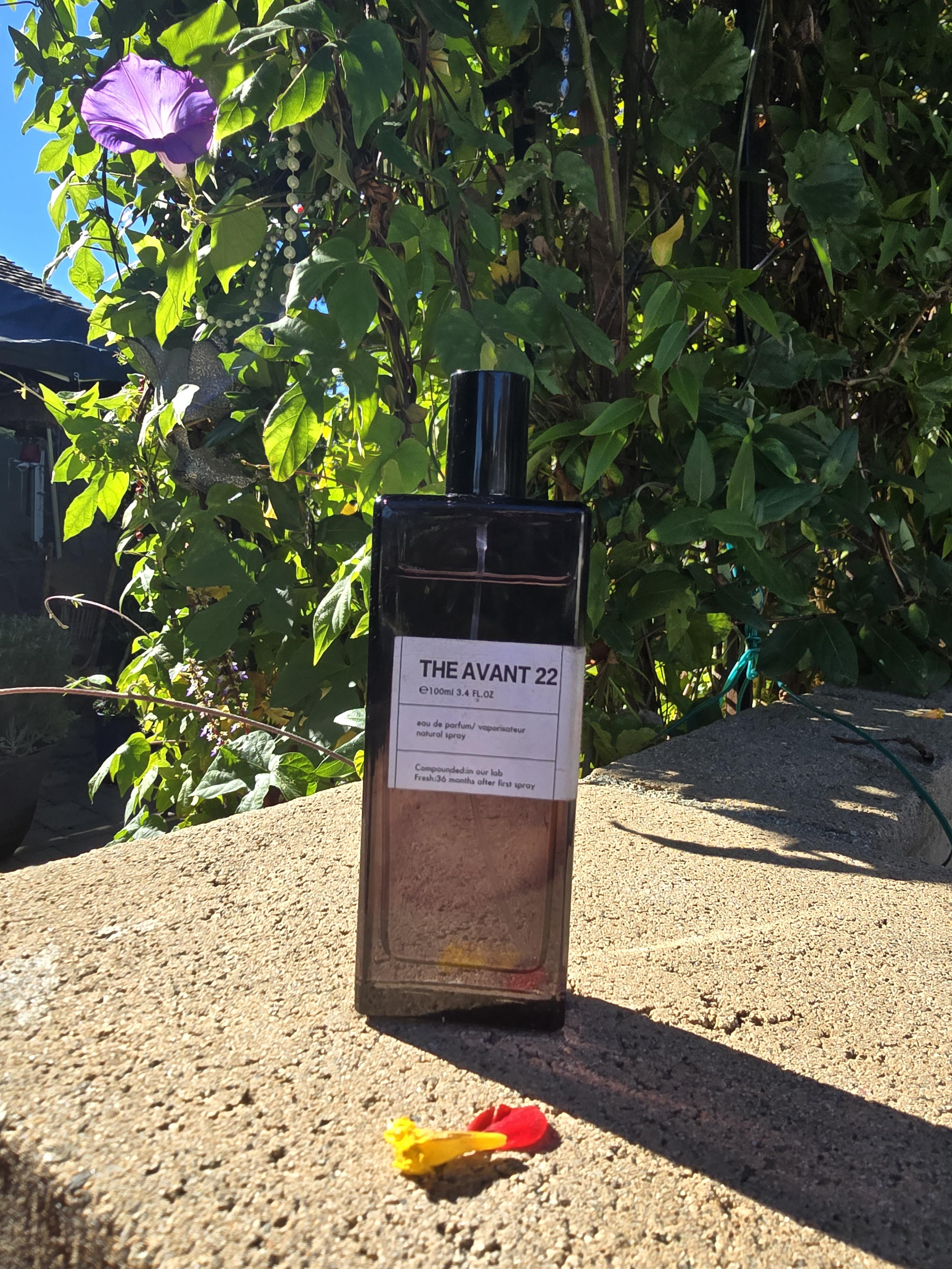 El Laboratorio The Avant 22 Spray: a sneaky suprise · Brotherhood Of Scent