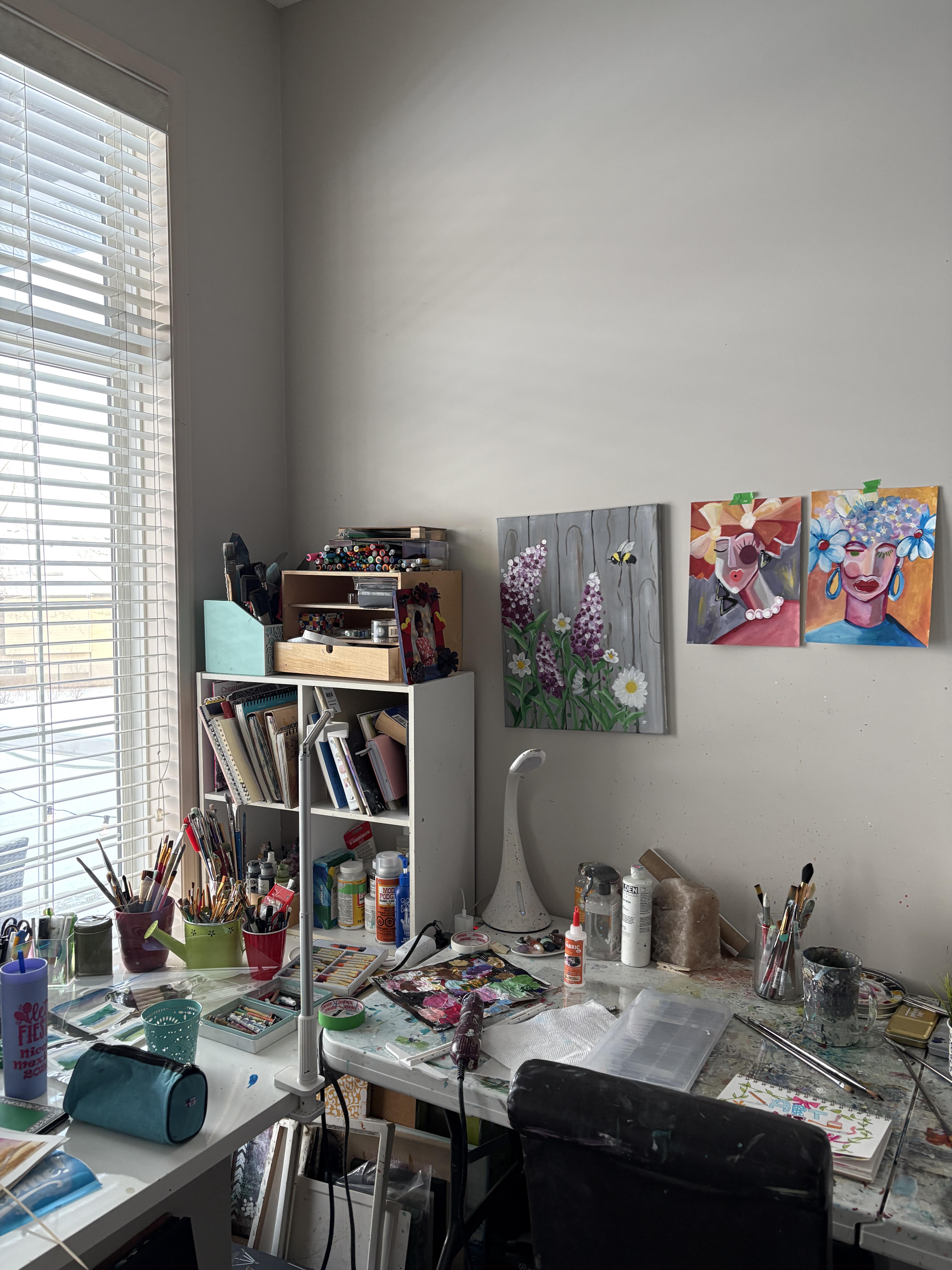 WELCOME! Introduce yourself + share a pick of your art making space ...