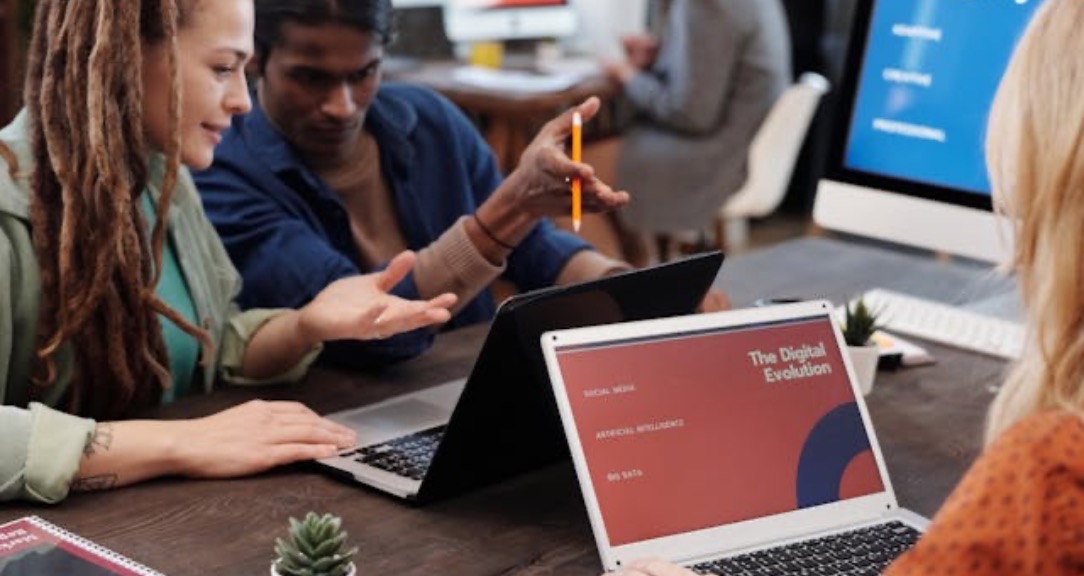 Let’s Talk · AI Innovators Hub | by LLBS